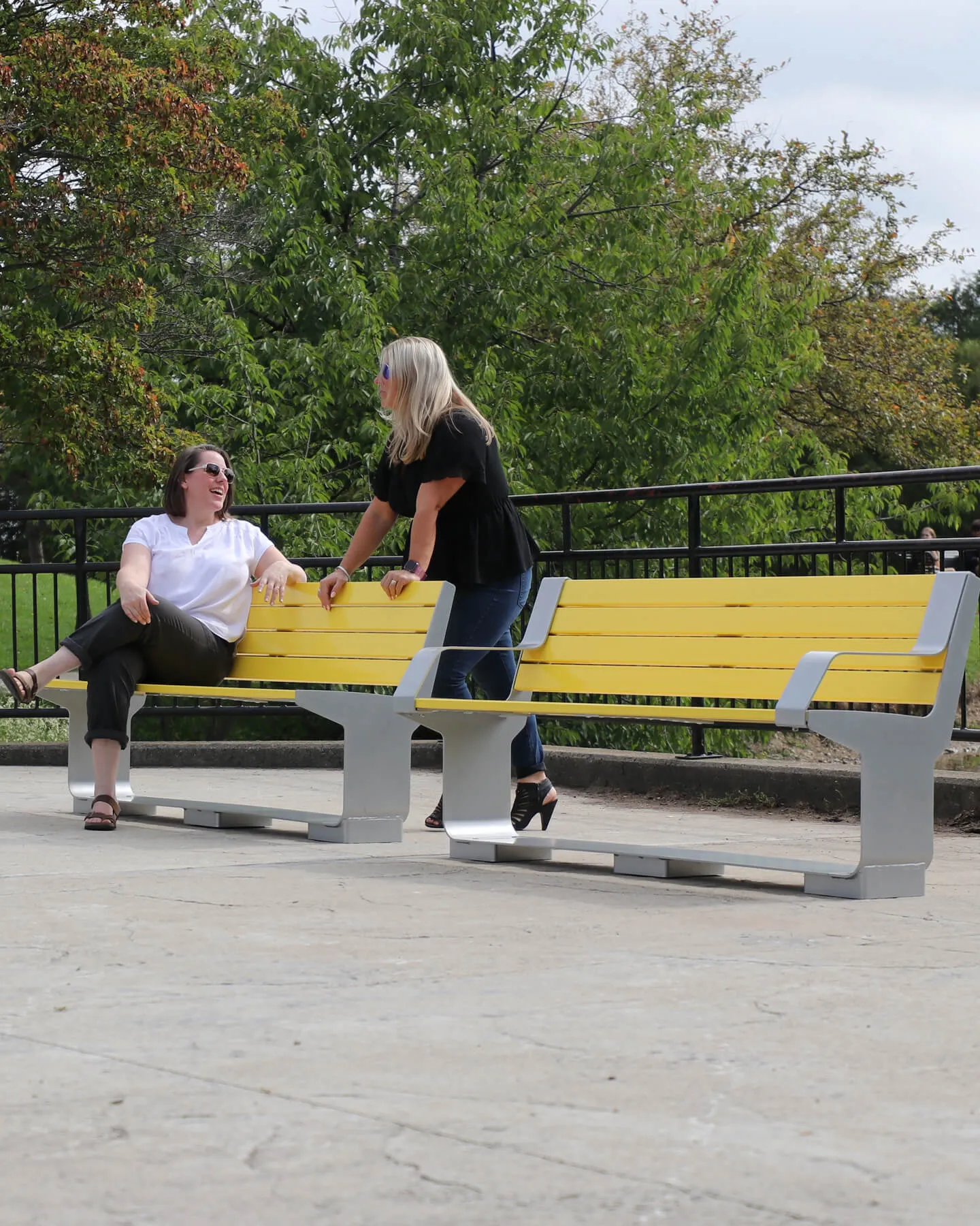 210 Cluster Seating - Maglin