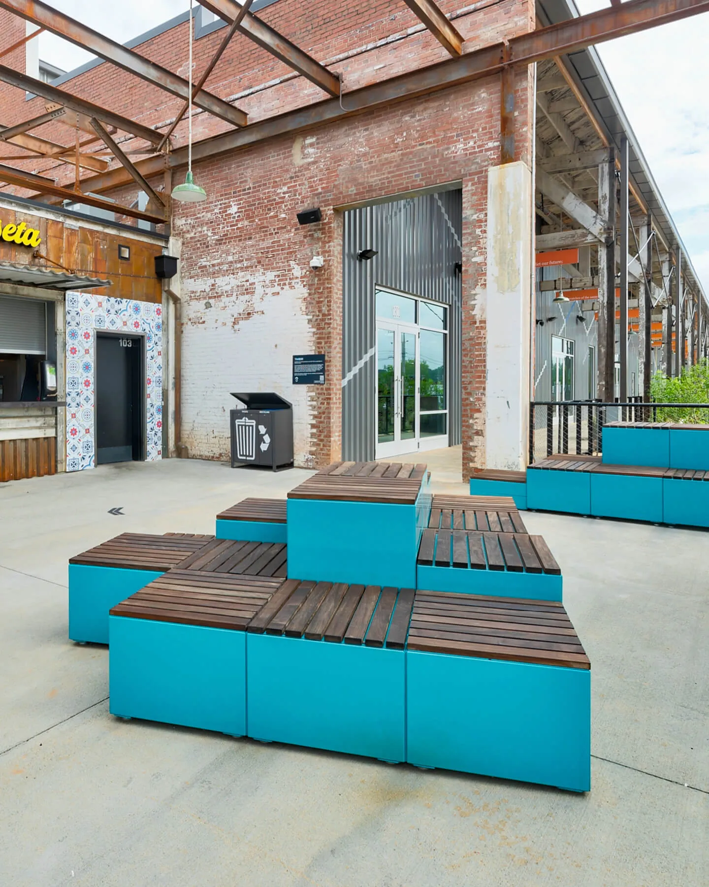 210 Cluster Seating - Maglin