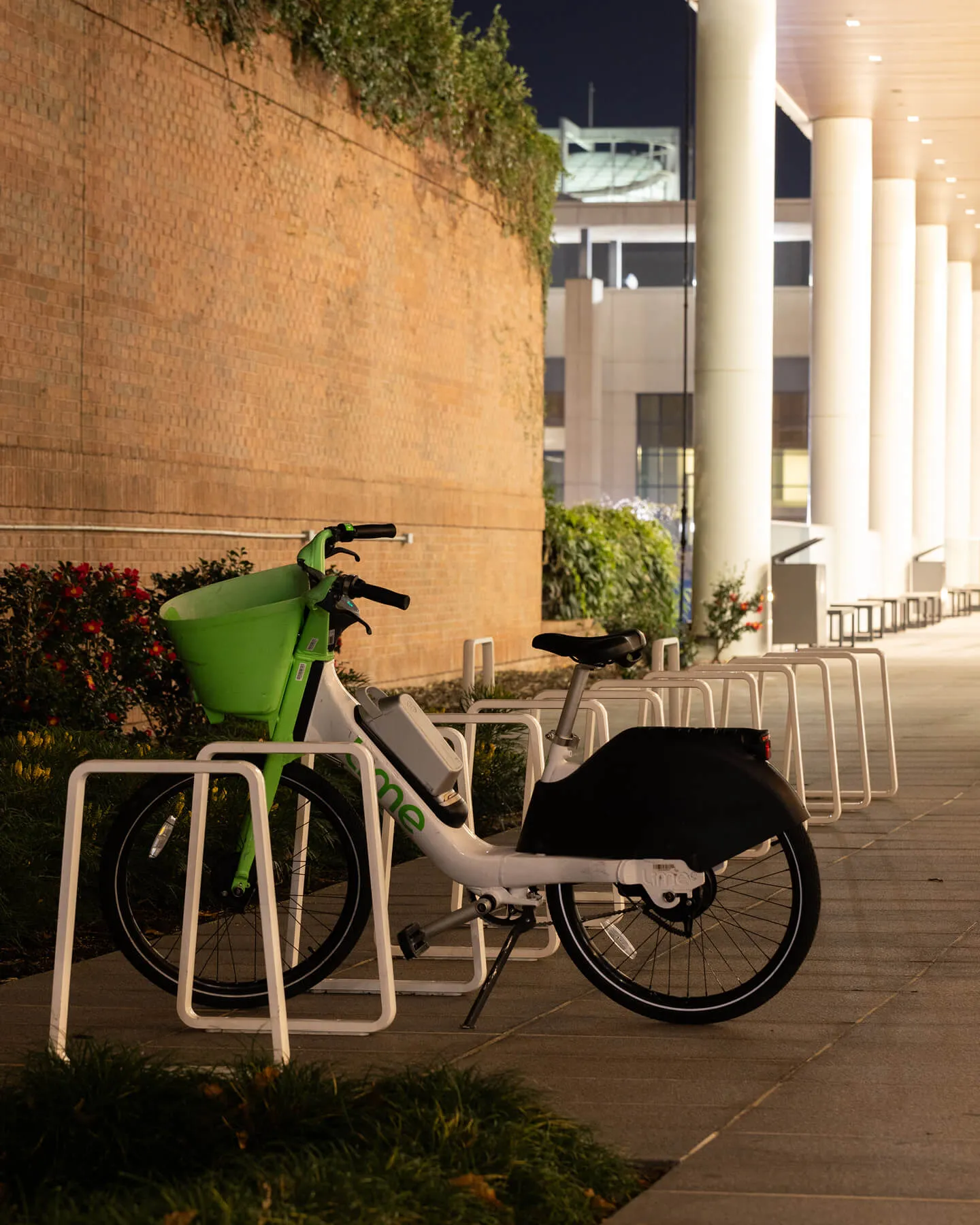 210 Cluster Seating - Maglin