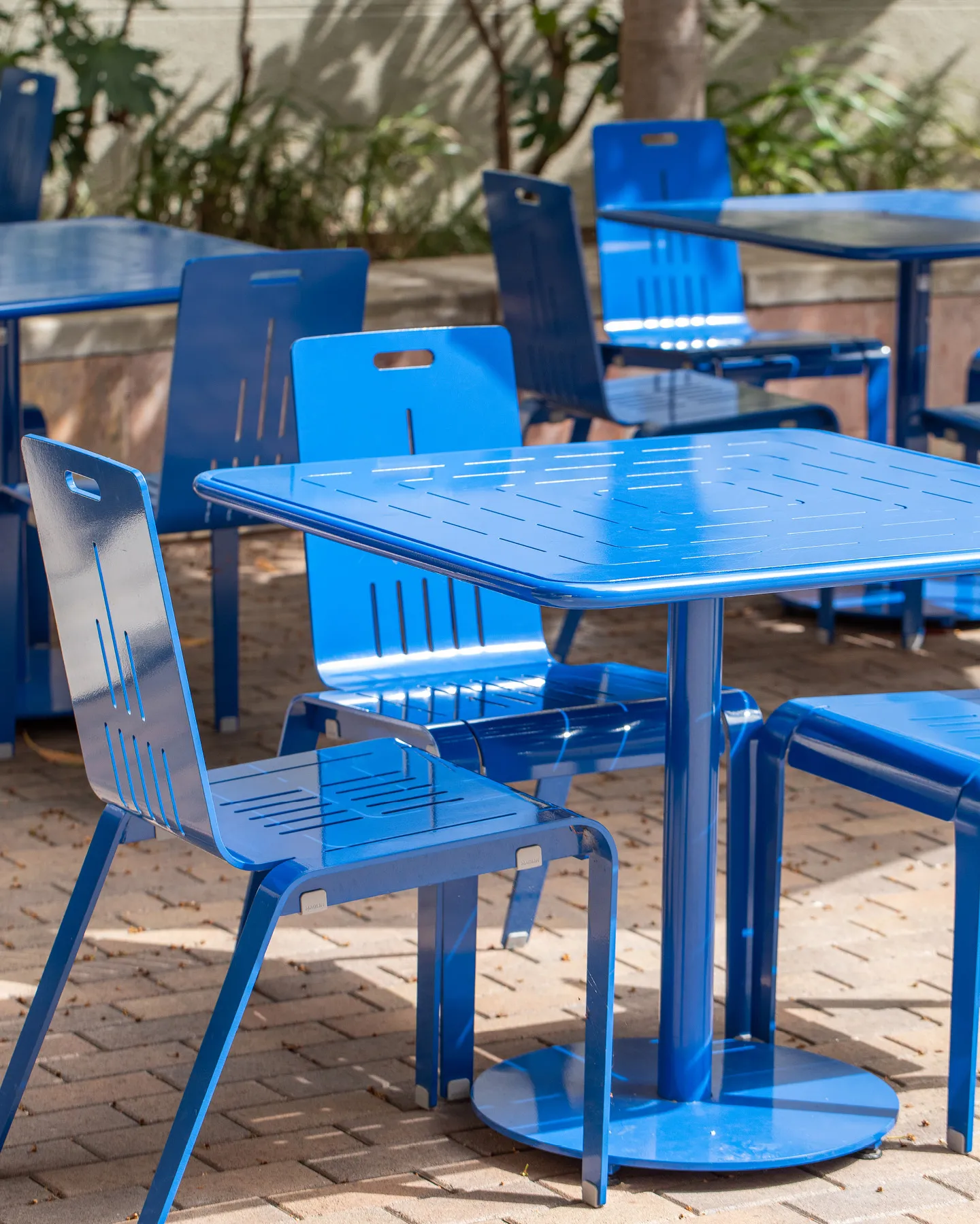 210 Cluster Seating - Maglin