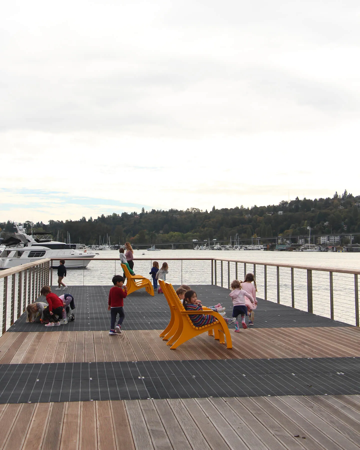 210 Cluster Seating - Maglin