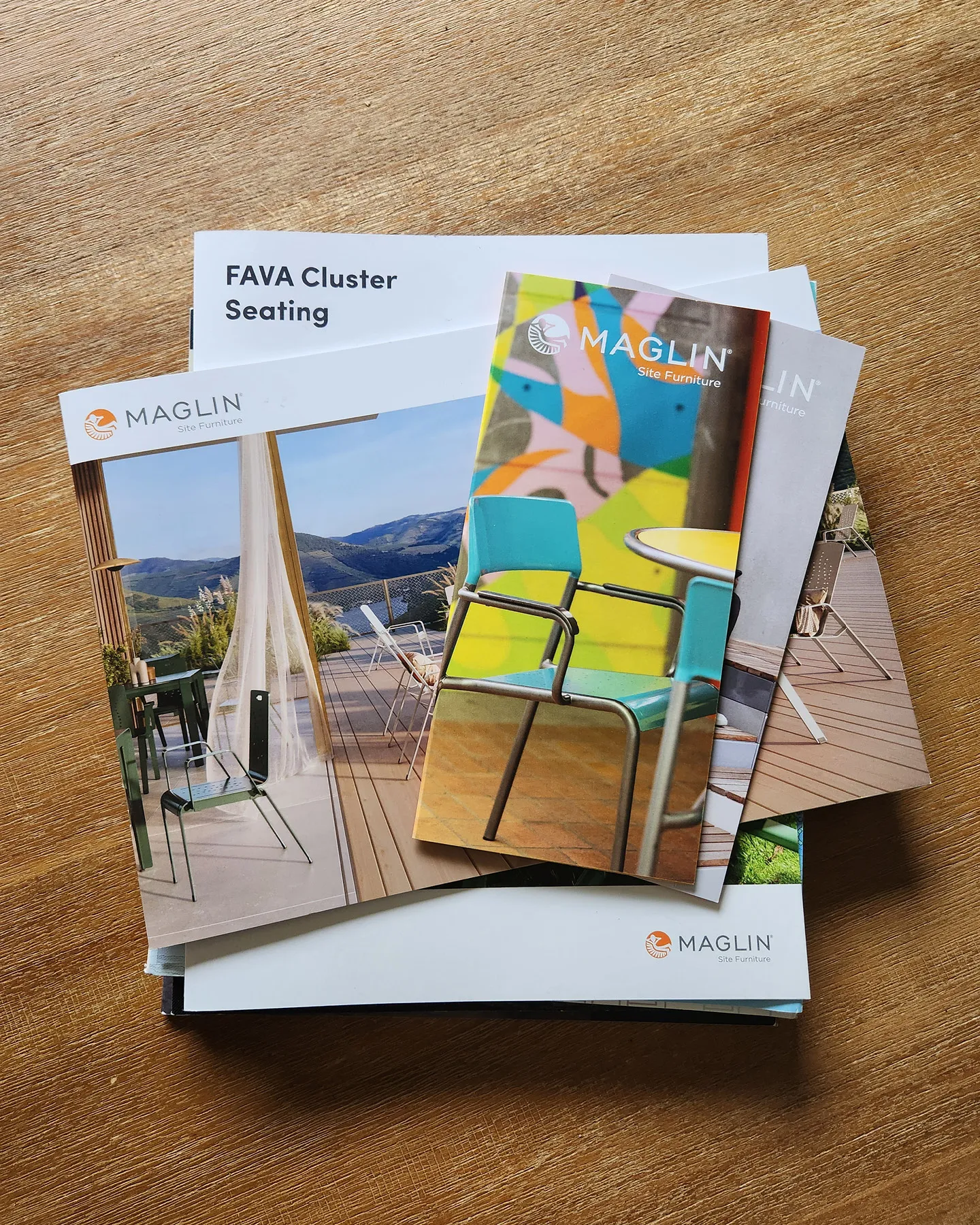 210 Cluster Seating - Maglin