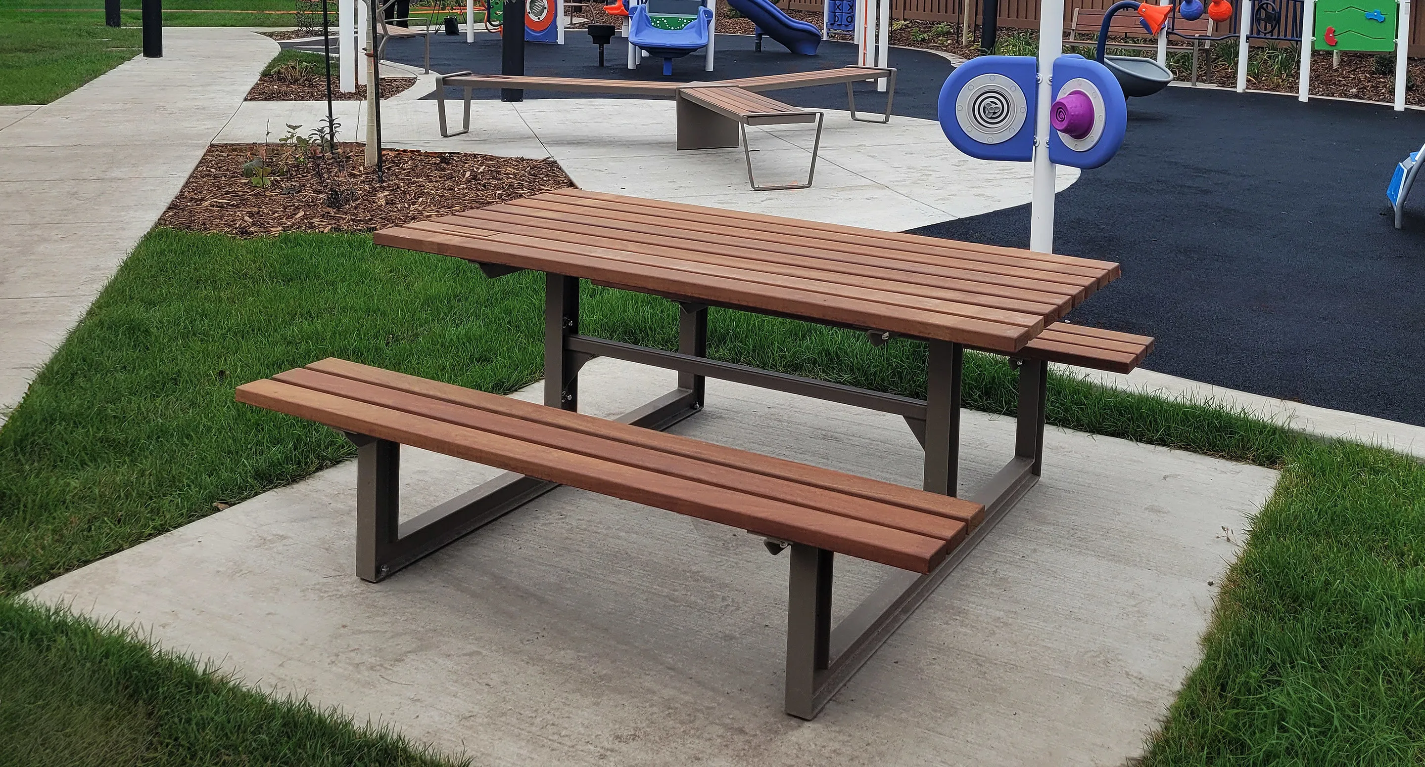 210 Cluster Seating - Maglin